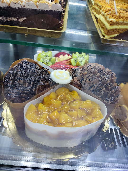 Crystal Bakery & Patisserie | ويلب